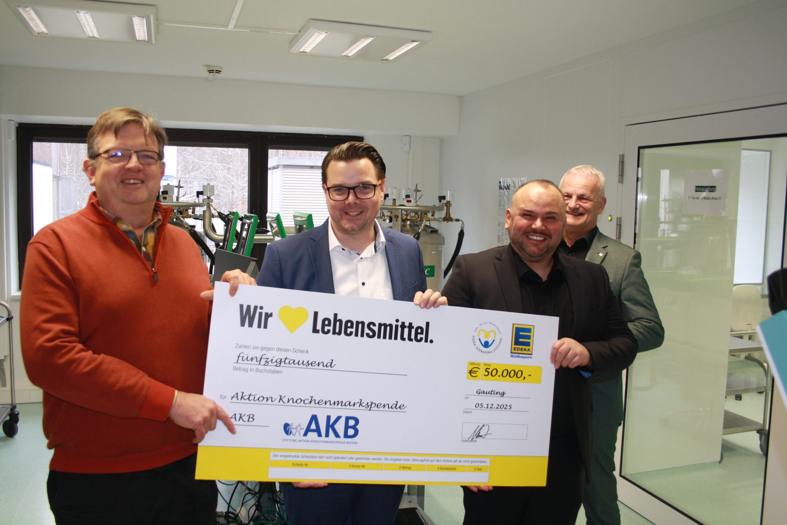 EDEKA Südbayern Stiftung spendet 50.000 Euro für die Aktion Knochenmarkspende Bayern (AKB) - IN ...